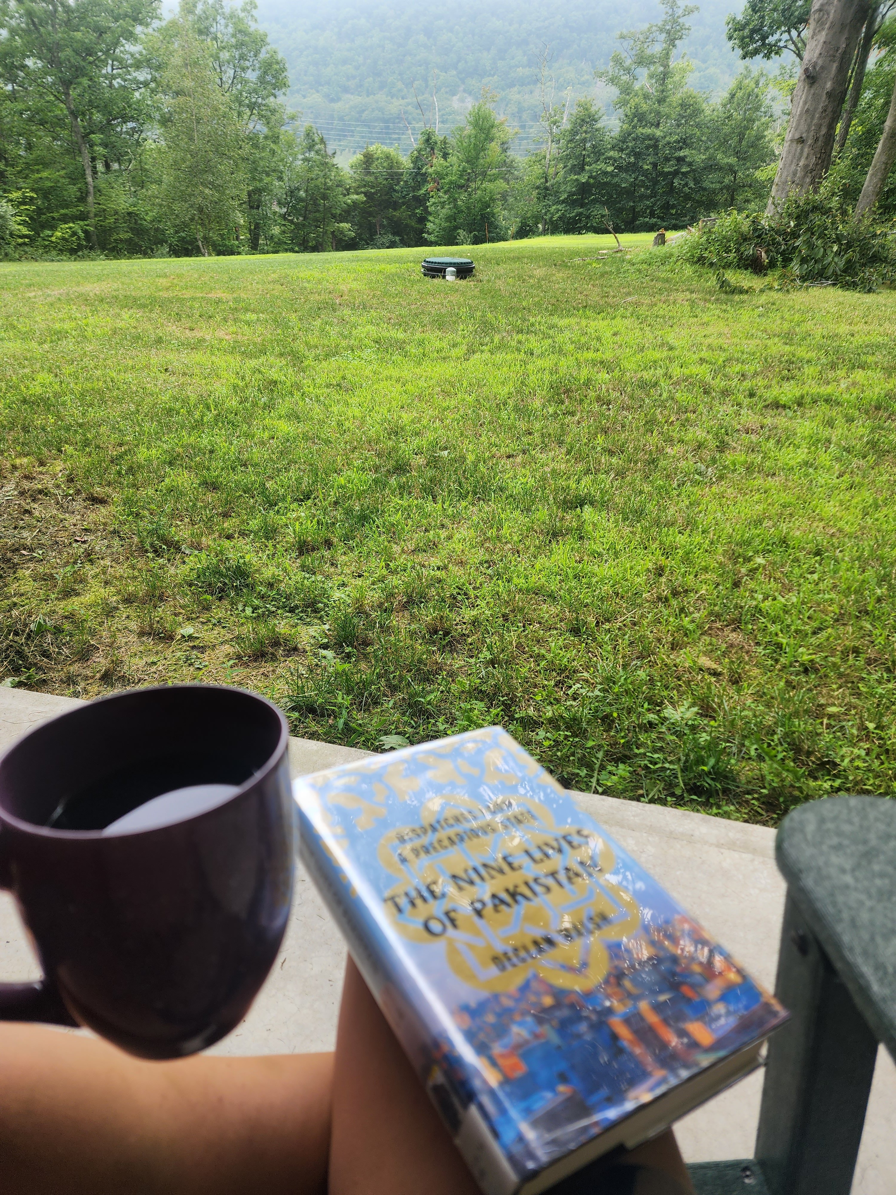reading outside – Alessandra is reading…